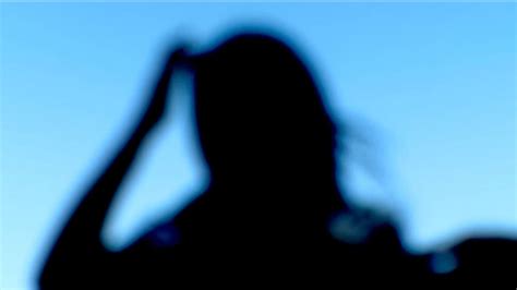 Padrasto Preso No Es Por Filmar Enteada De Anos Durante O Banho O Segredo