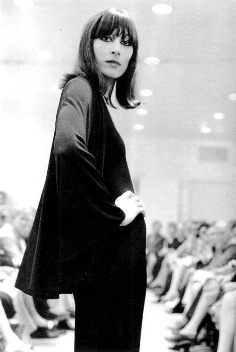 Anjelica Huston On The Catwalk In Halston 1970s Anjelica Huston