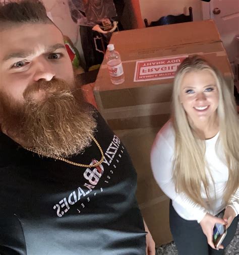 Celebrities Endorsement Shelby Dueitt Custom Handmade Knives In Canada