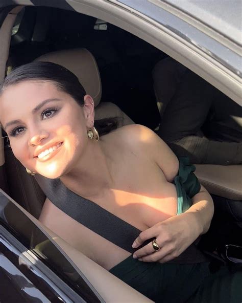 Selena Gomez best melon 🍉 poping outfits 🥵 : r/SelenaGomezObsession