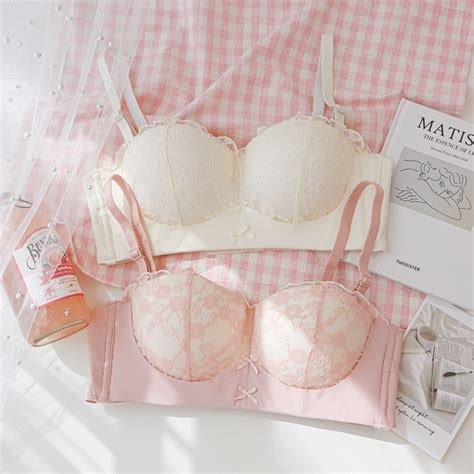 [사랑스러워💕]오프숄더로 착용하기 좋은 릴리 노와이어브라 팬티 세트 에이블리