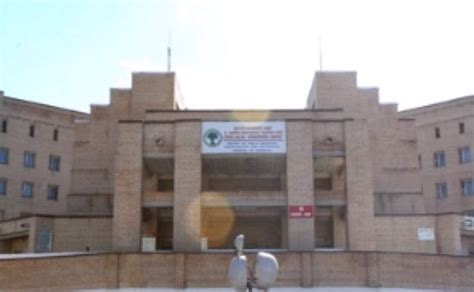 ГССҮТ ийн эмч нар тайван суулт хийж байна