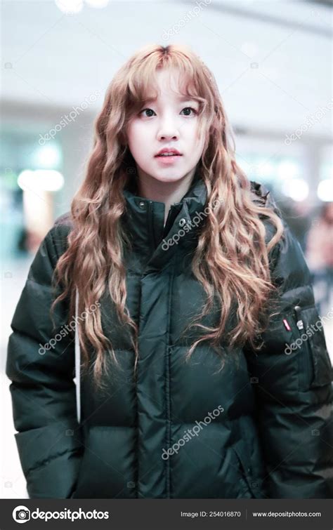 Chinese Singer Television Host Song Yuqi Commonly Known Yuqi South