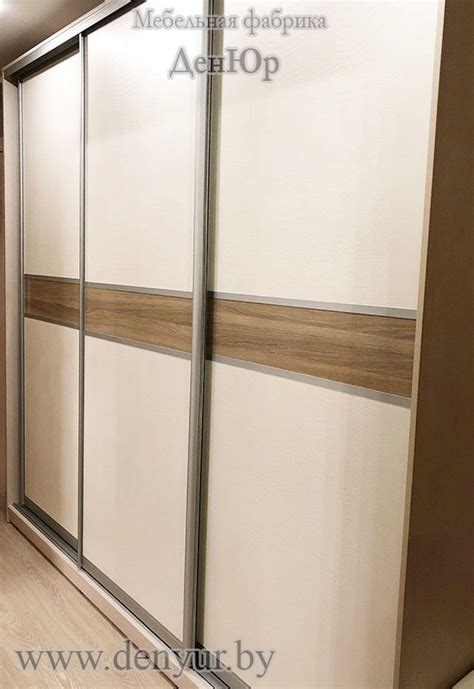 Шкаф купе с вставками из белой экокожи