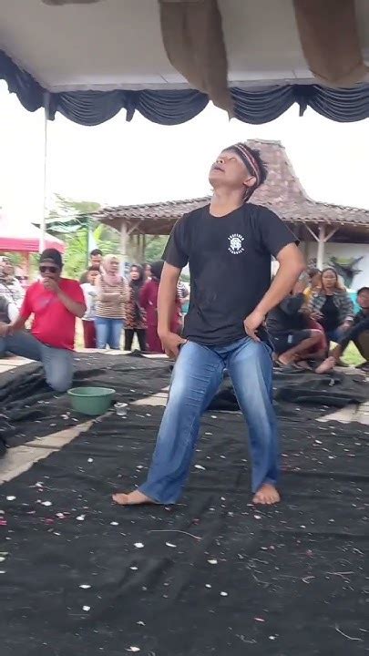 kesurupan jathilan turonggo satrio jlapan youtube
