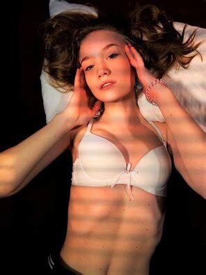 Skinny Blonde Amateur Nude Around The House Sexphoto Top Porn Pic