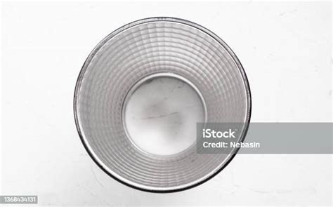 흰색 배경의 표준 반사판입니다 보웬스 마운트가 있는 스튜디오 플래시 첨부 파일 강철에 대한 스톡 사진 및 기타 이미지 강철 개체 그룹 검은색 Istock