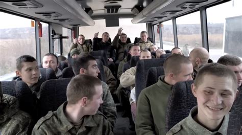 Звонки родным российские бойцы вернулись из плена Первый Севастопольский