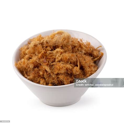 흰색 배경에 고립 된 흰색 그릇에 말린된 났습니다 돼지고기 고기에 대한 스톡 사진 및 기타 이미지 고기 치실 0명 Istock