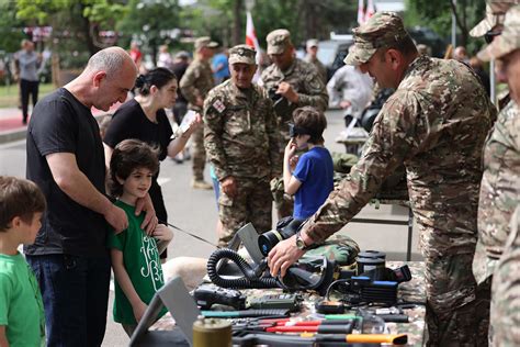 რუსთავში 26 მაისისადმი მიძღვნილი ღონისძიებები დამოუკიდებლობის სკვერში მიმდინარეობს
