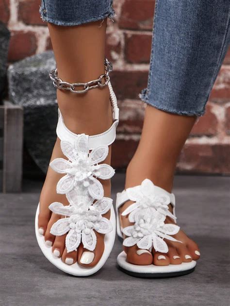 Sandálias Femininas Rasteirinhas Com Elegantes Flores Brancas 3d