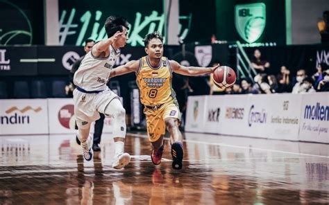 yudha saputra unggul dari prastawa dalam average assists ibl