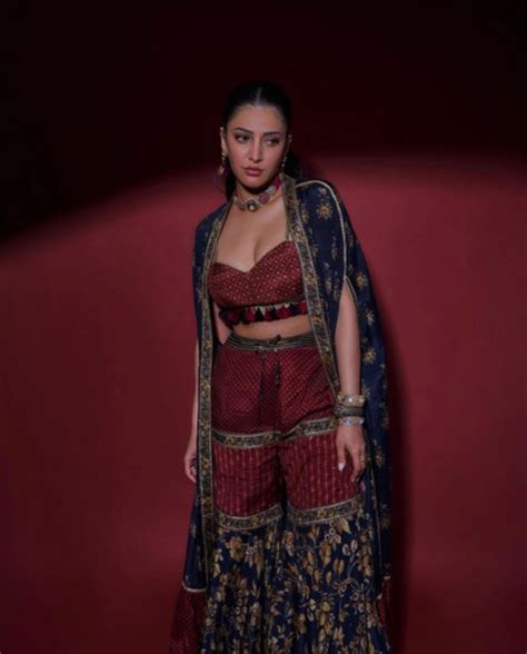 16 Shruti Haasan Ideas Shruti Hassan Actresses Hair Color For Black