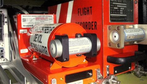 Водолази откриха черната кутия на самолета който се разби до Вашингтон Информационна агенция ПИК