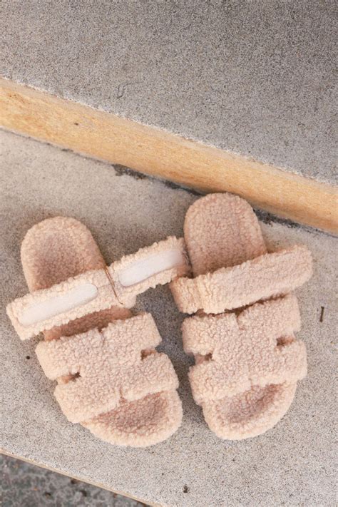 Chaussons Moumoute Beige Sandales Brides Croisées Et Scratch Horizons