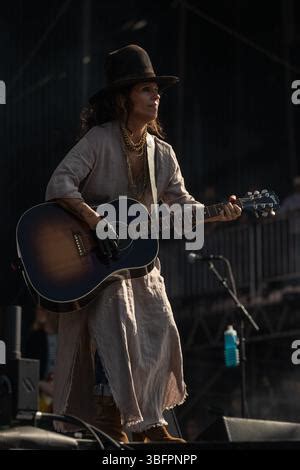 4 Non Blondes Linda Perry Performs Onstage During The 2025 Kroq