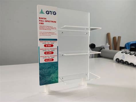 ชั้นวางสินค้าอะคริลิค เชลฟ์ดิสเพลย์อะคริลิค