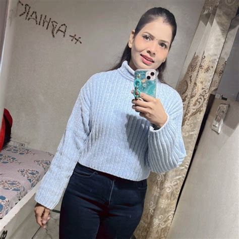 Aarti Aroraaartiarora143 เรื่องราว Snapchat ตลอดจน Spotlight และเลนส์