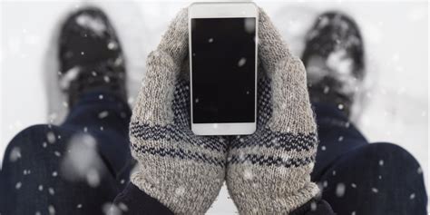 Що робити якщо мобільний телефон розряджається від морозу чи спеки Nv