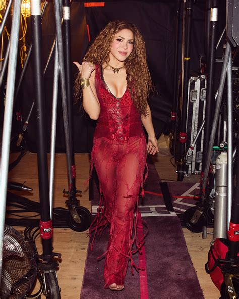 The Best Shakira Feet Pictures 🤩