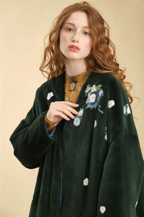 Пальто от дизайнера Алены Ахмадуллиной Пальто Дизайнеры Али