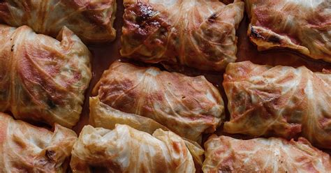 Сарми в полски стил с младо зеле и плънка от перлен ечемик и кайма — Майорана и чубрица