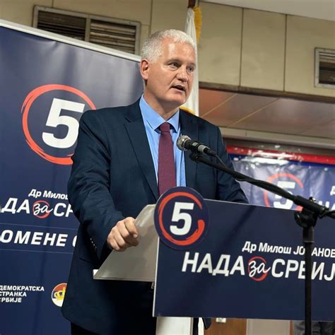 Власт пати од тога да све њихово буде највеће највећи скуп највећа застава Србије највећа