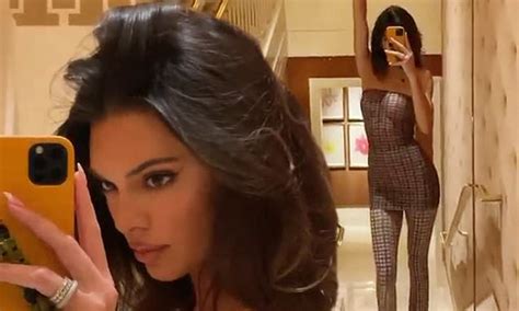 Kendall Jenner Poses Up A Storm In Mirror As She Prepares For Wild Night Out In Las Vegas