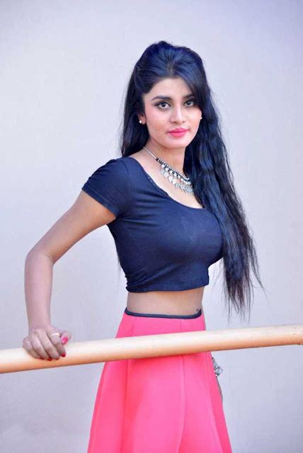 Actress Hd Gallery Harini Latest Hot Phots