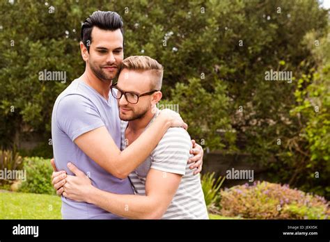 Jeune Couple Homosexuel Calin Banque De Photographies Et Dimages Haute R Solution Page