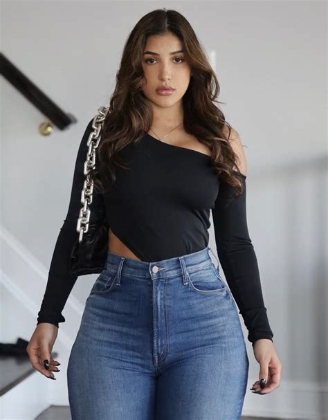 Pin by saqib on Curvy women fashion | Curvy girl fashion, Curvy women fashion, Curvy woman