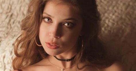 G I Xinh Ng I Nga B Truy N V Quay Video Khi U D M Tr N Mi Ng N I L A