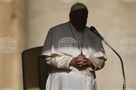 Папа Франциск заяви че е искрено натъжен от смъртта на кралица Елизабет Втора Утро