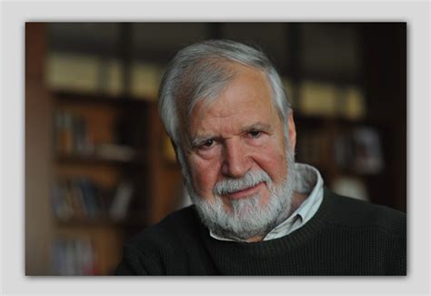 Митко Маџунков Промени се во најубавата облека што театарот може да ја пружи па излези на