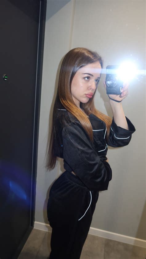 Жіночий одяг косухи сукні костюми Єдина причина ходити на навчання 🤭 1 образ КОСУХА