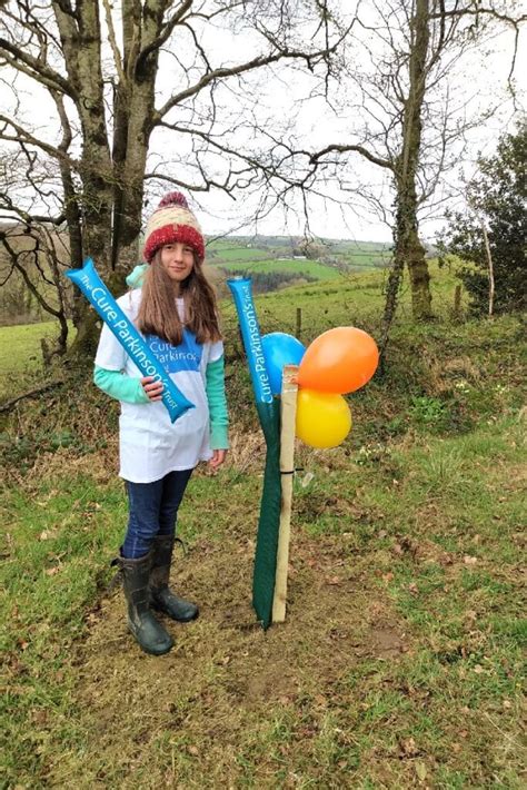 Daisy Doyle Plants 50 Oak Trees For Parkinsons Research Cure Parkinsons