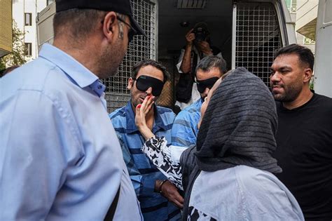 همشهری آنلاین بازسازی صحنه سرقت مسلحانه از منازل در پونک ؛ سیلی زدن