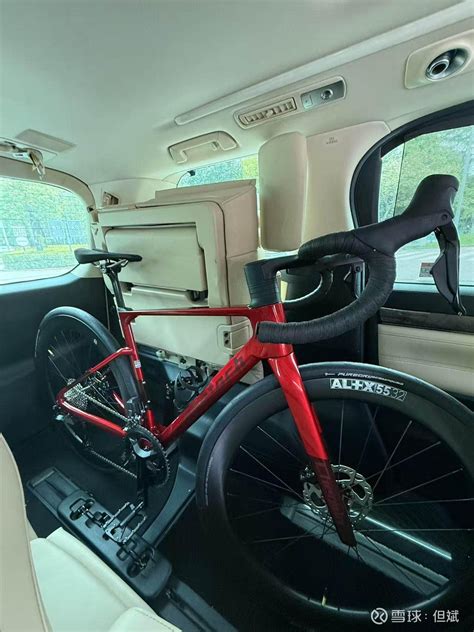 感谢先进兄把他们公司生产的自行车🚲，送一辆给我。他说前段时间他和俞敏洪老师一起骑行，俞敏洪老师骑行摔倒的车就是他赞助的 雪球