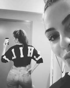 INSTA Maria Menounos Selfie In Jeans Phun Org Forum