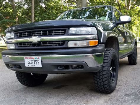 2001 Chevrolet Silverado 1500 Wheel Offset Slightly Aggressive Leveling