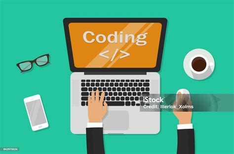 Programmer Coding Pada Komputer Laptop Di Meja Kerja Freelancer Duduk Di Meja Kerja Dan Mengetik