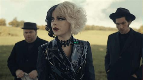 Black Necklace Worn By Estella Cruella Emma Stone In Cruella Movie Spotern