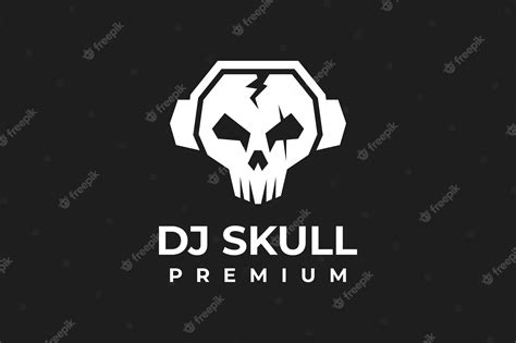 Логотип головы черепа с наушниками и ударом молнии Премиум векторы