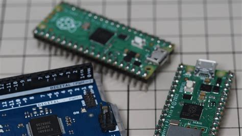 Arduitronics มีคนถามมาหลายคนครับ ว่า Module Bluetooth Hc 05 และ Hc 06