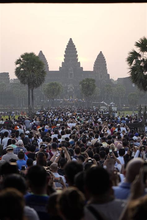 ការទស្សនាព្រឹត្តិការណ៍ព្រះអាទិត្យរះចំកណ្តាលប្រាសាទអង្គរ មានភ្ញៀវទេសចរជាតិ អន្តរជាតិ ជិត ១ម៉ឺន