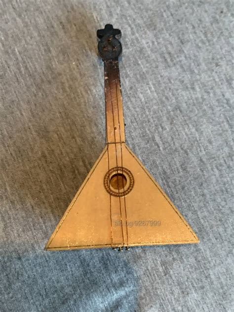 сувенирна мини мандолина Антиквариат Хасково добро състояние размер 12см вижте снимкит