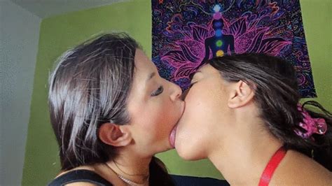DEEP INTERACTIVE KISS BY BRUNA PAZ AND ANA AYUMI PART PENELOPE CLIP STORE Clips Sale