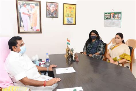 Sujatha Vijaya Kumar And Kushboo Met Tamil Nadu Cm Thanked For Allowing Shooting Of Tv Serials