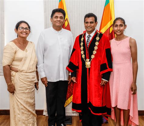 කුරුණෑගල නව නගරාධිපතිවරයා විපක්ෂ නායක සජිත් හමුවේ දිවුරුම් දෙයි Lnw