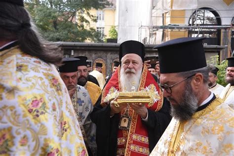 Патриарх Неофит посрещна мощите на св Евтимий патриарх Търновски Видео снимки
